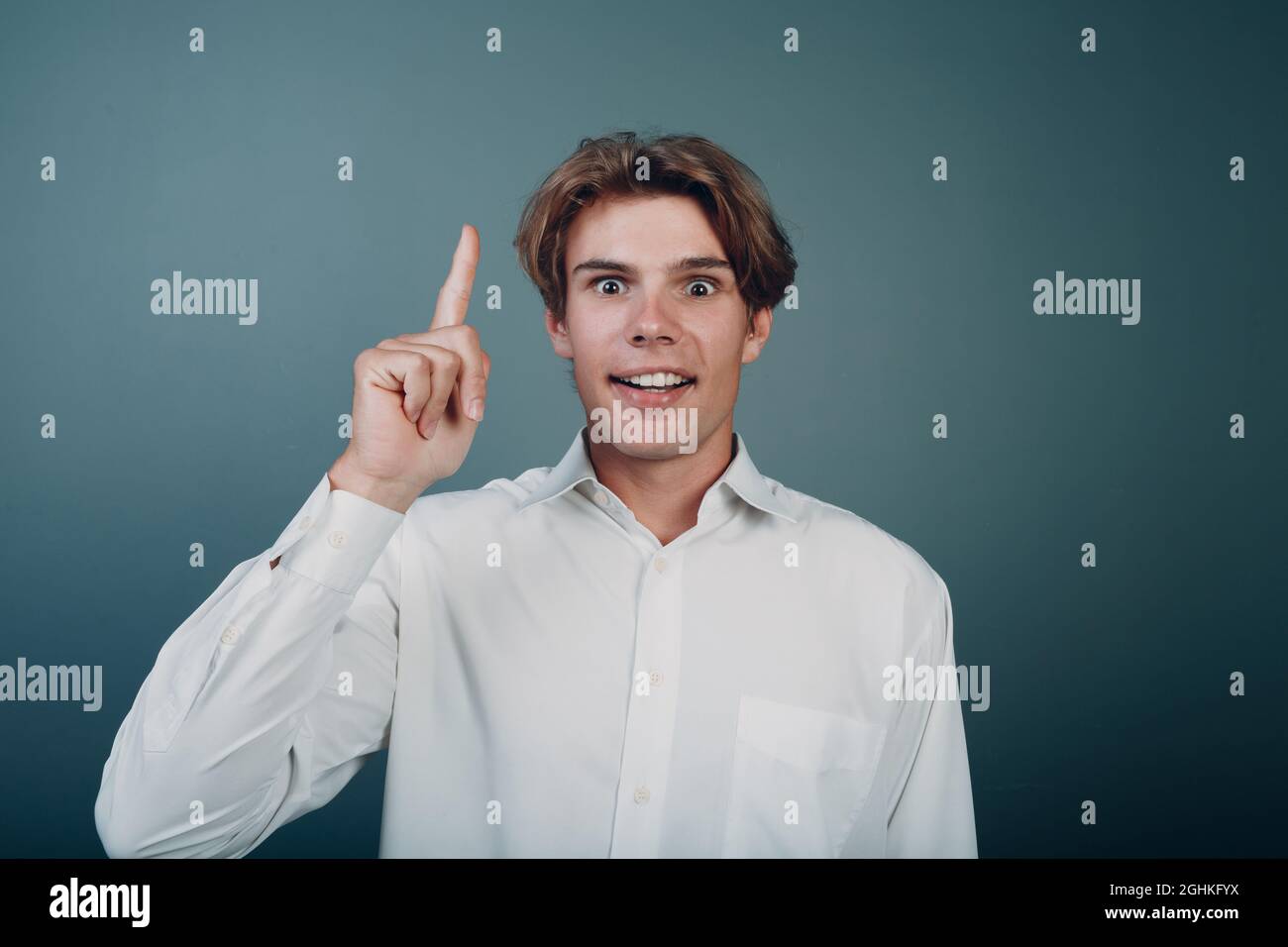 Finger pointing right direction hi-res stock photography and images - Alamy