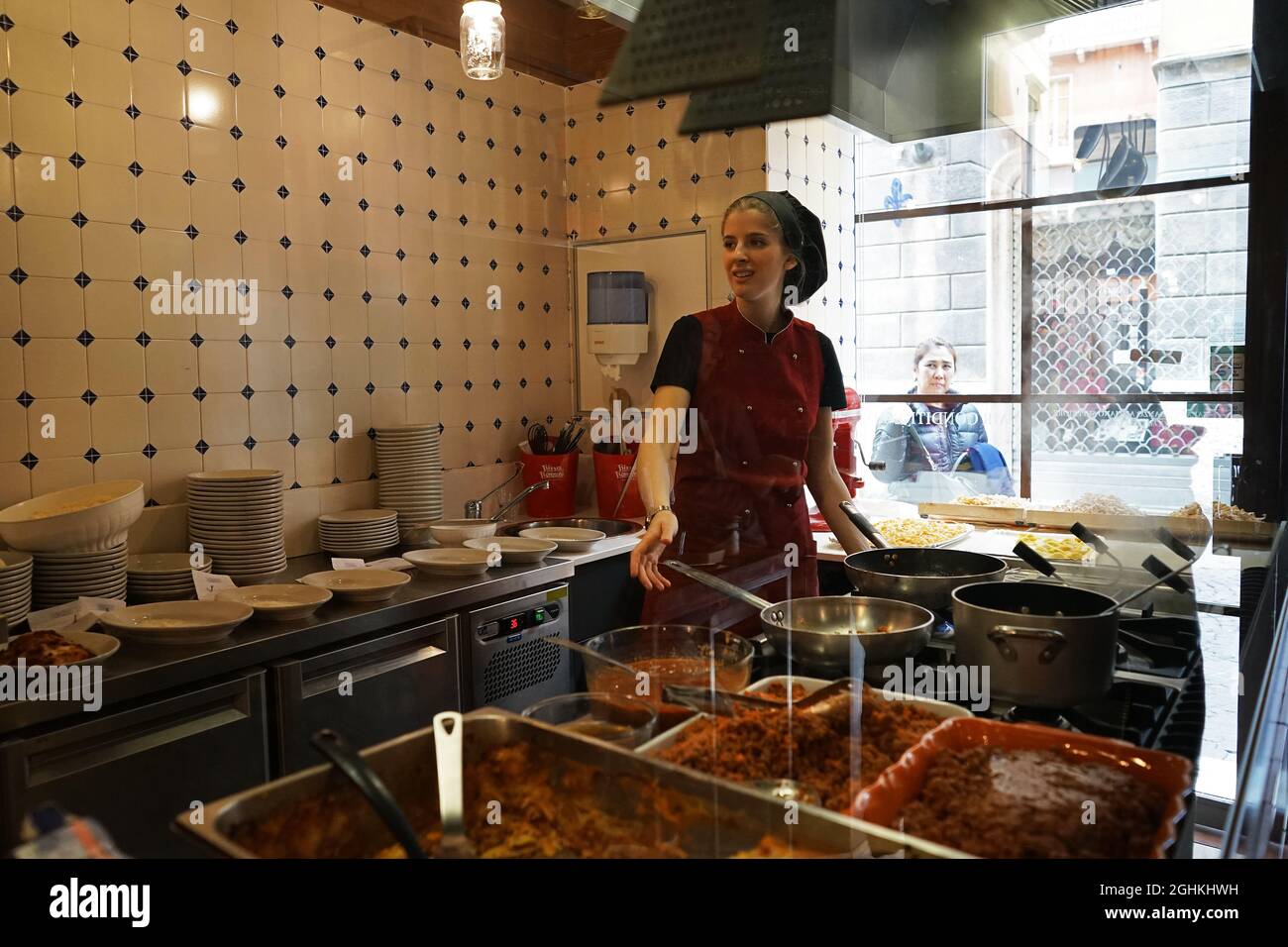 Vintage italian pasta making machine hi-res stock photography and ...