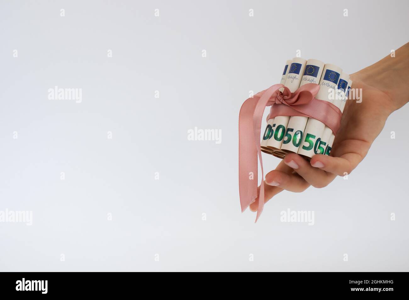 Hand holding banknotes 50 hi-res stock photography and images - Alamy