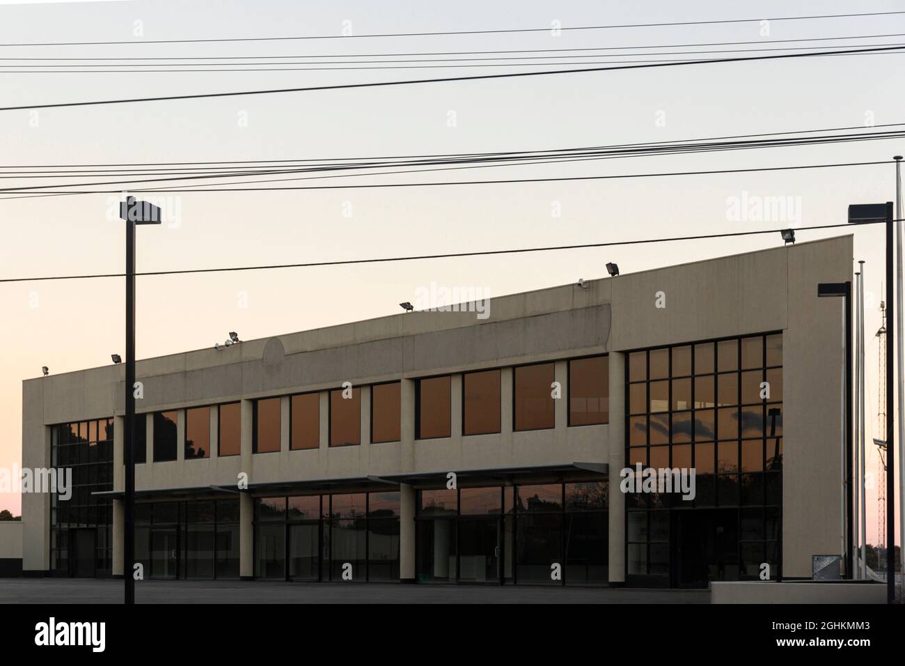 Pole wires over building hi-res stock photography and images - Alamy