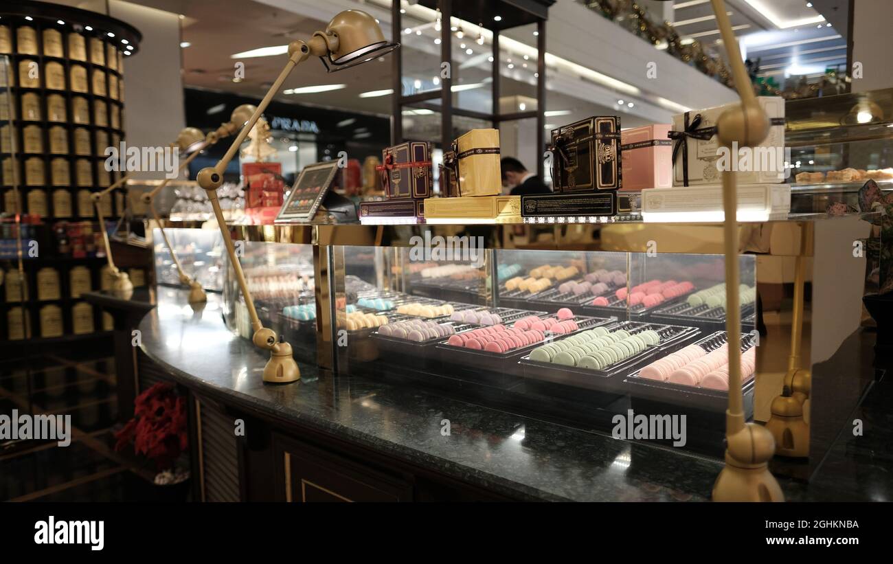 Coffee shop visitor hi-res stock photography and images - Alamy