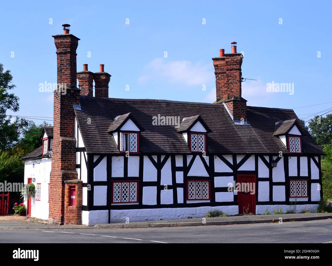 Smithy corner cottage hi-res stock photography and images - Alamy