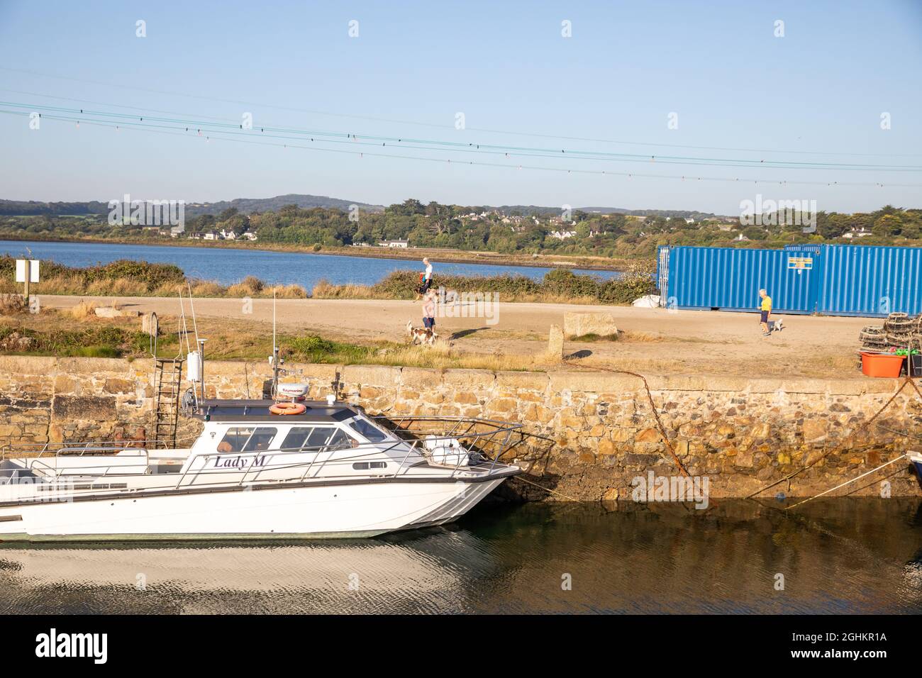 Shipping container home uk hi-res stock photography and images - Alamy