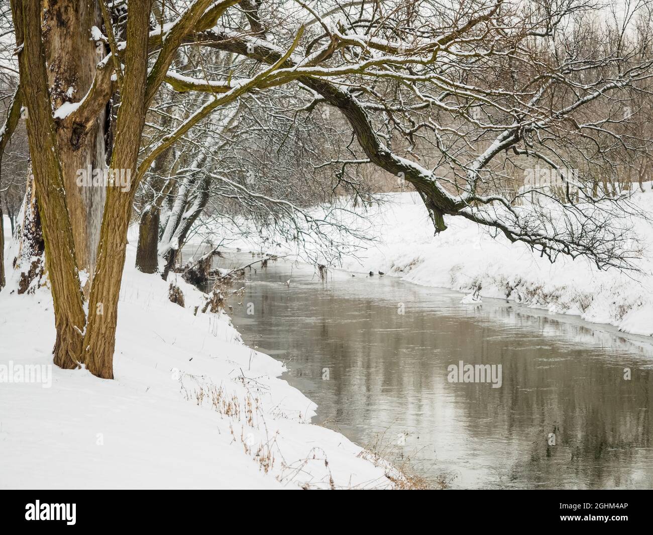 Urban river walk winter hi-res stock photography and images - Alamy