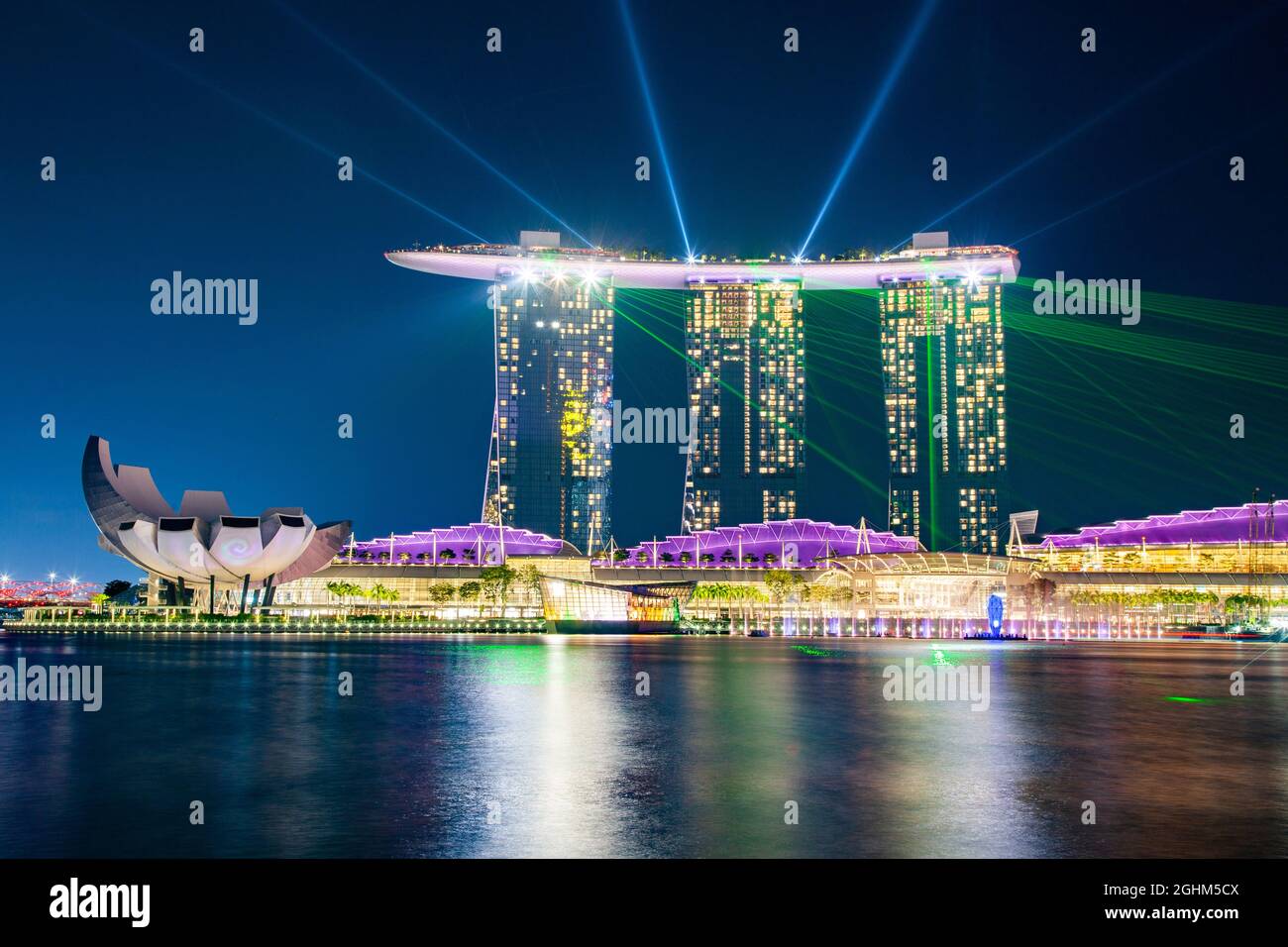 SINGAPORE, SINGAPORE - MARCH 2019: Skyline of Singapore Marina Bay at ...
