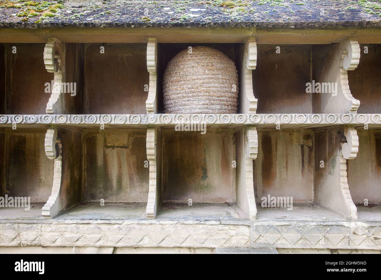 Bee skeps hi-res stock photography and images - Alamy