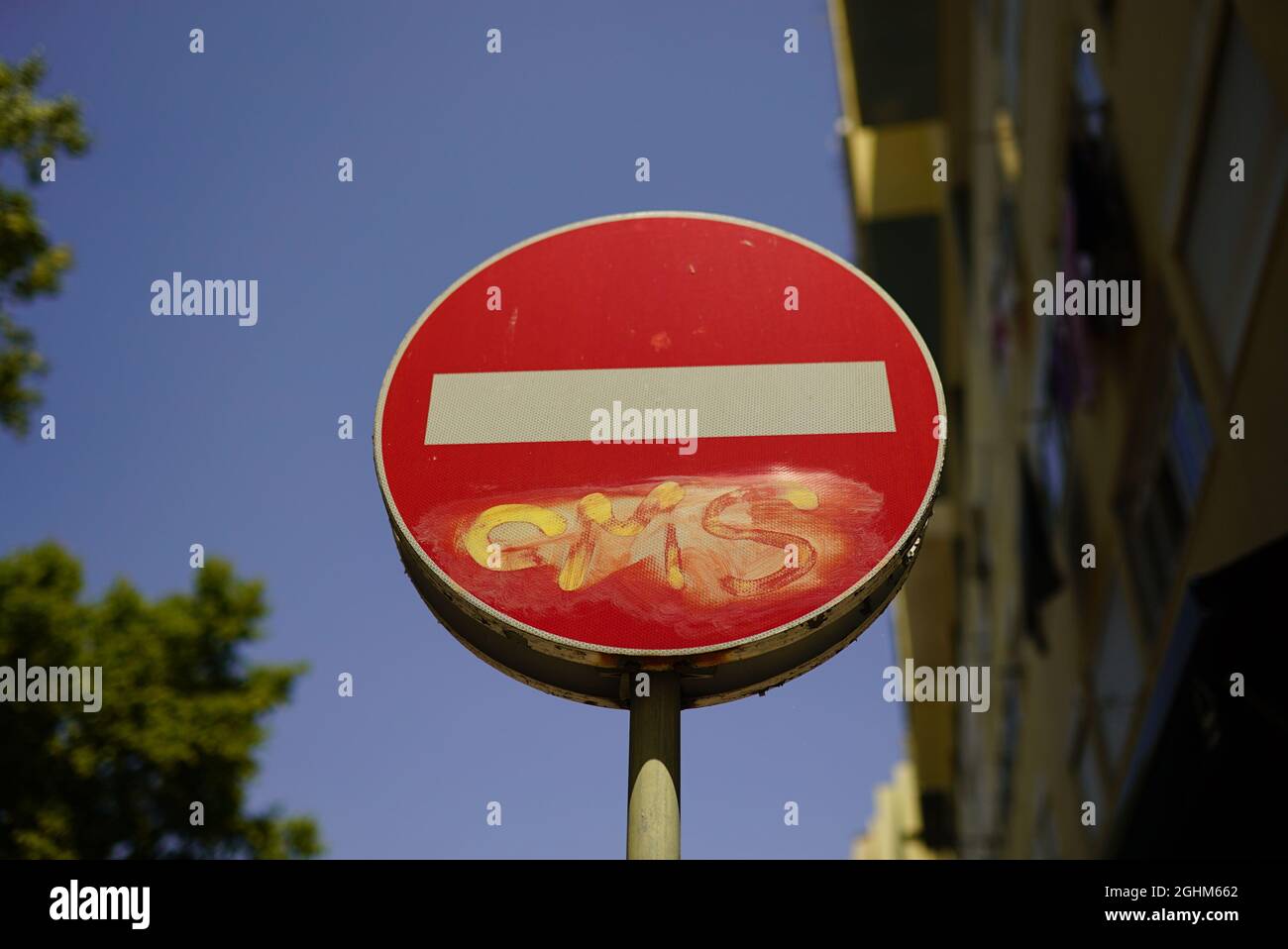 Closeup shot of a circular red entry sign with a horizontal white line ...