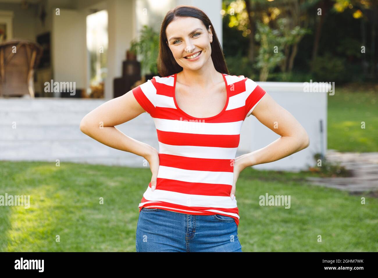 Woman outside hi-res stock photography and images - Alamy