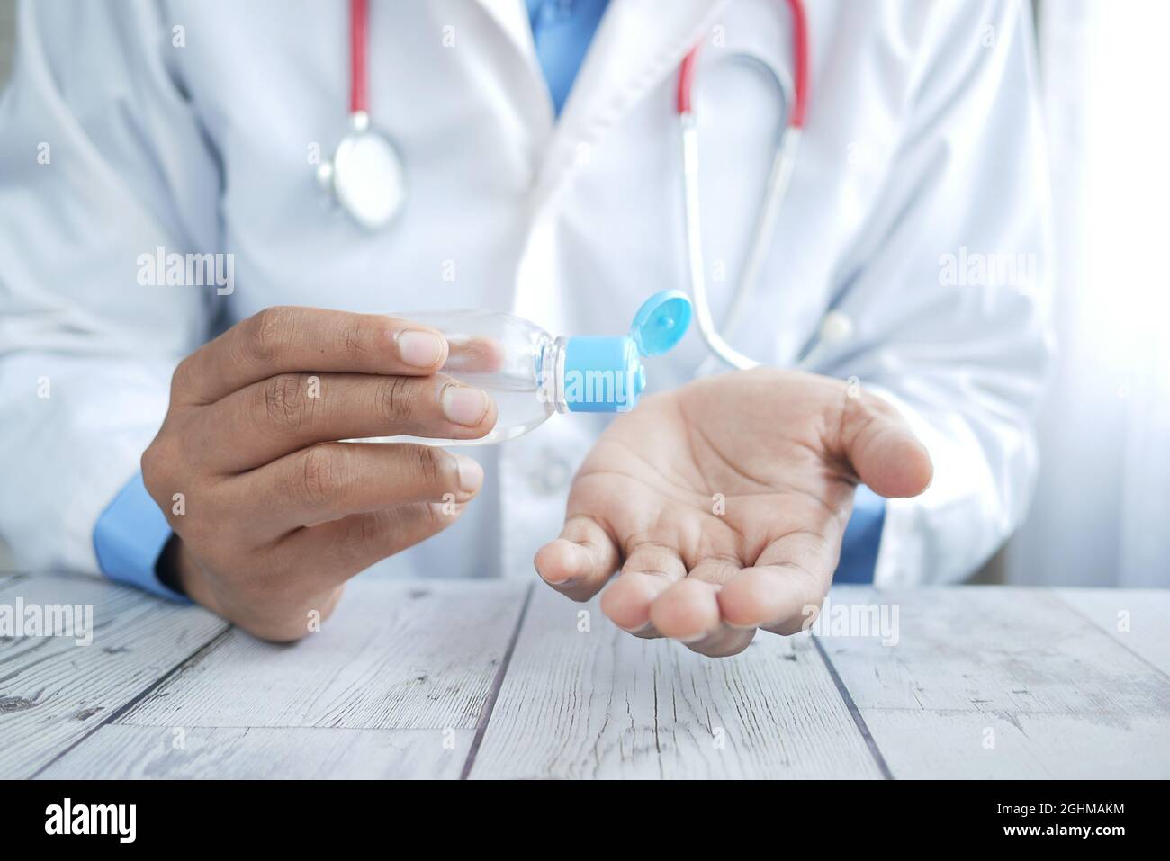 Doctor hand sanitizer hi-res stock photography and images - Alamy