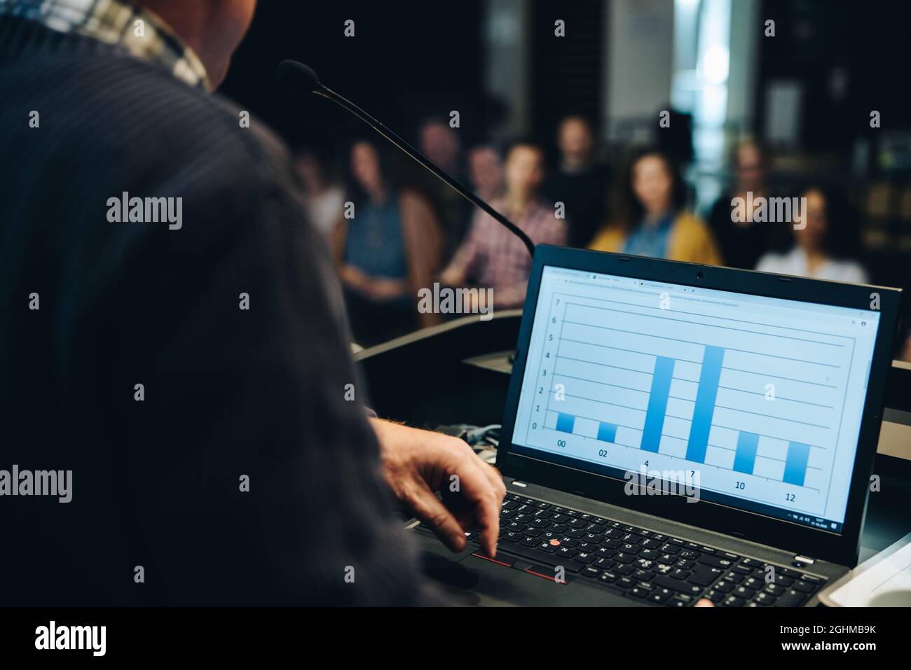 Data center monitor graph hi-res stock photography and images - Alamy