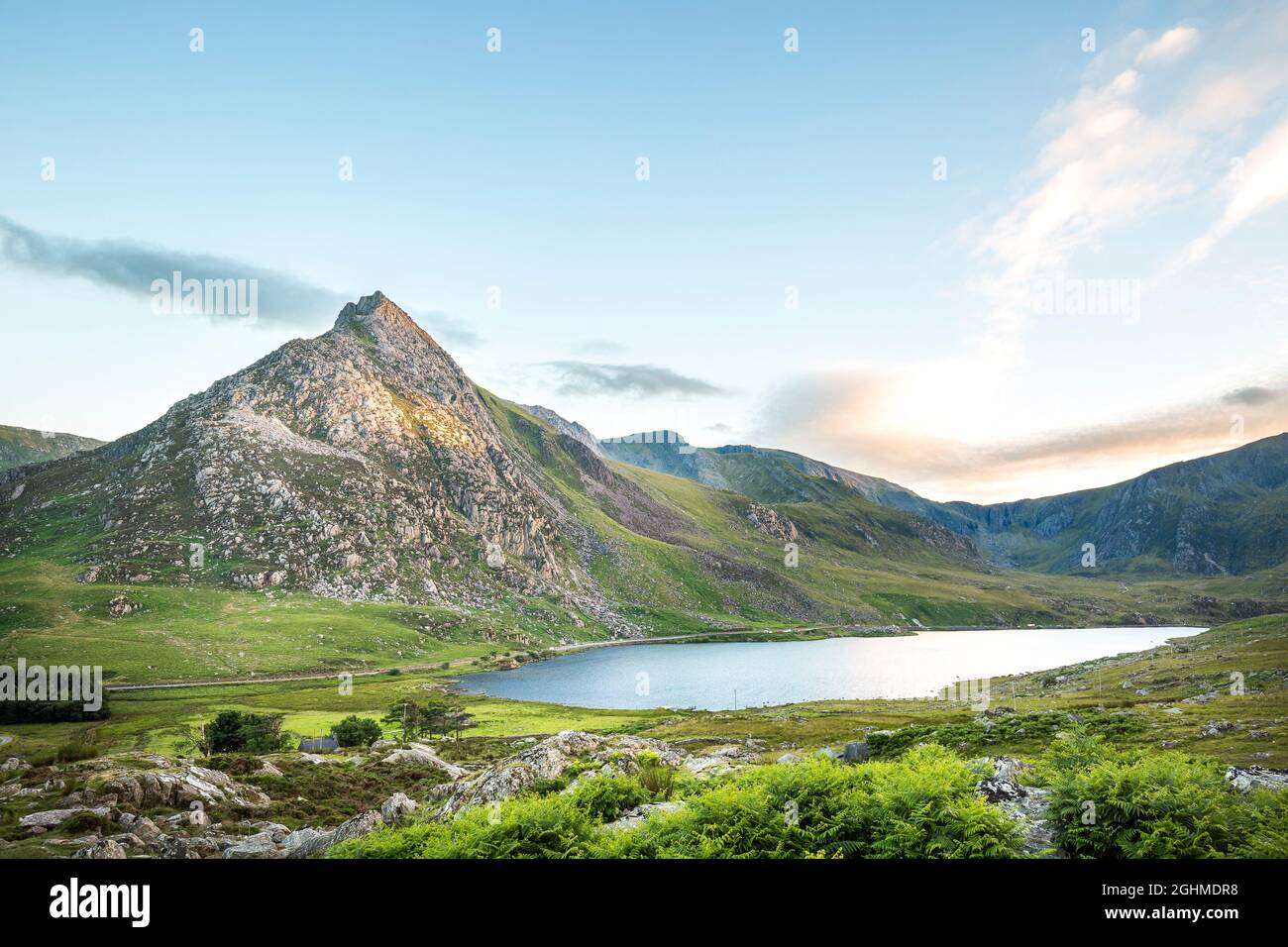 Snowdonia mount tryfan summer hi-res stock photography and images - Alamy