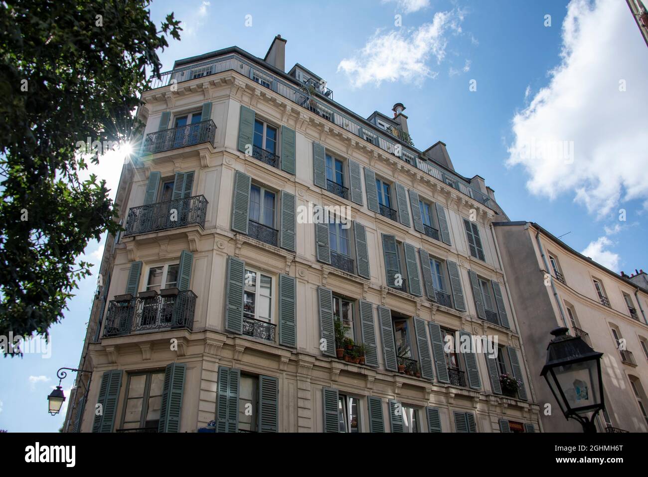 France, Paris, traditional homes in Paris Stock Photo - Alamy
