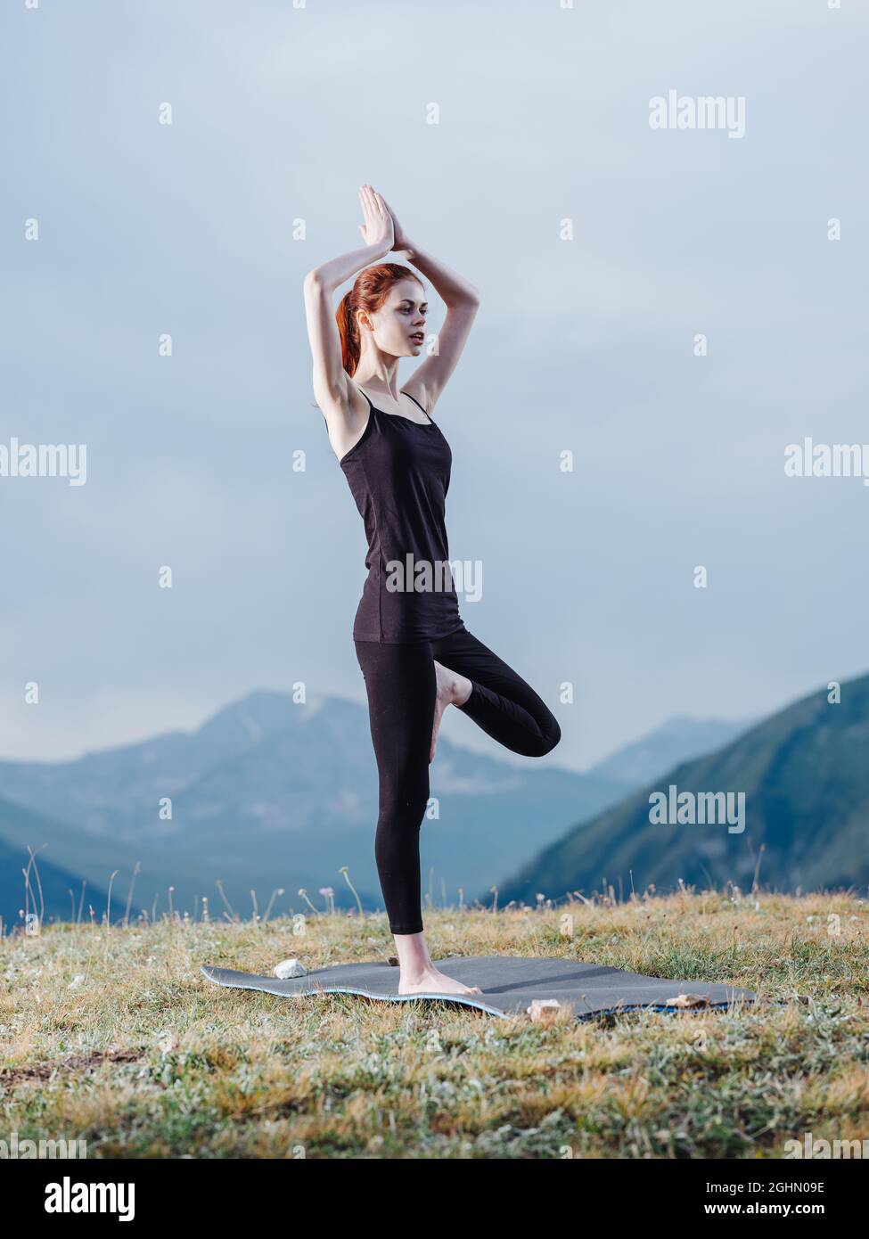 athletic woman chords fresh air exercise freedom Stock Photo - Alamy