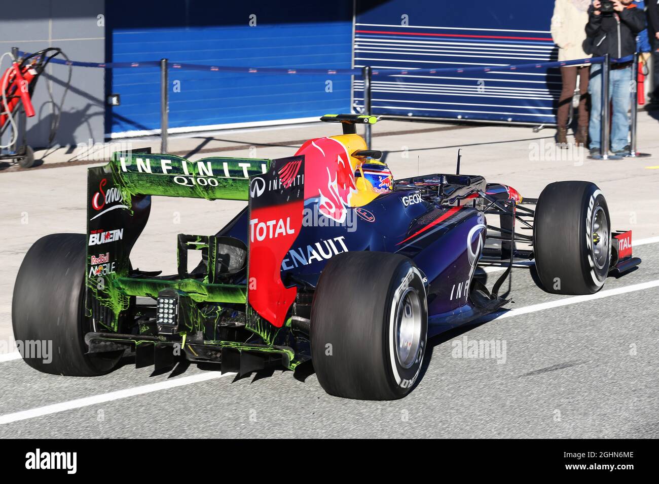 Mark Webber (AUS) Red Bull Racing RB9 with flow-vis paint on the rear ...