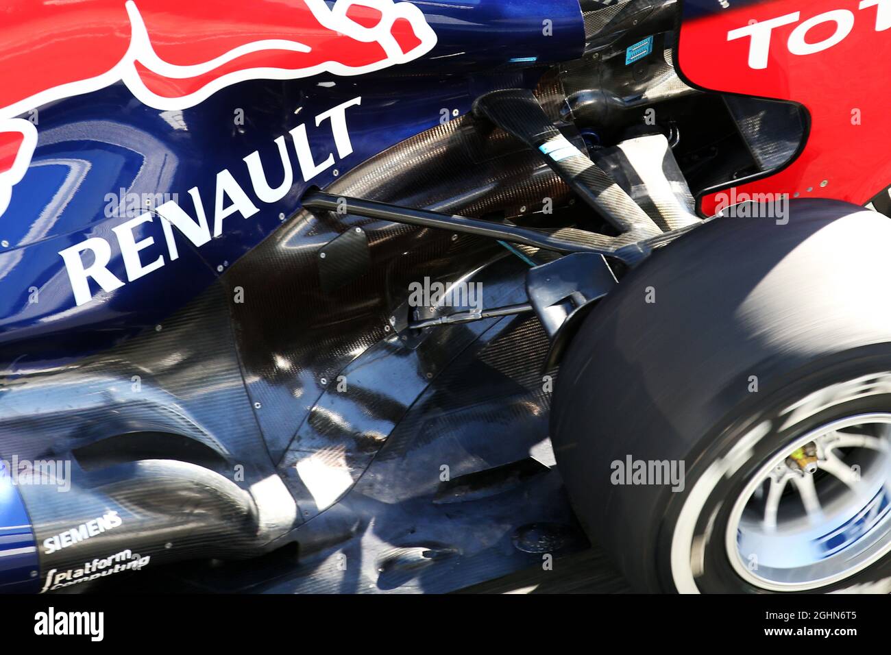 Red Bull Racing RB9 rear suspension and exhaust running temperature ...