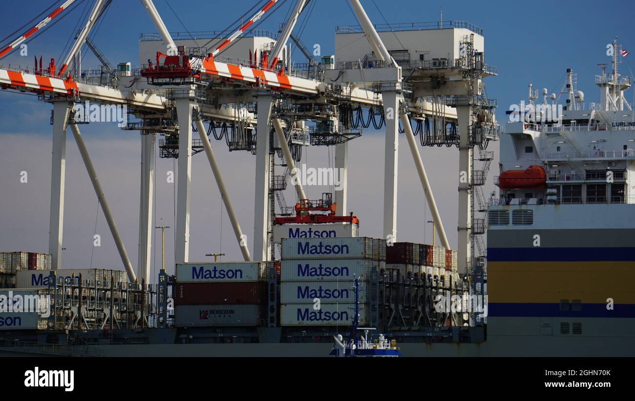 Hawaii shipping container hi-res stock photography and images - Alamy