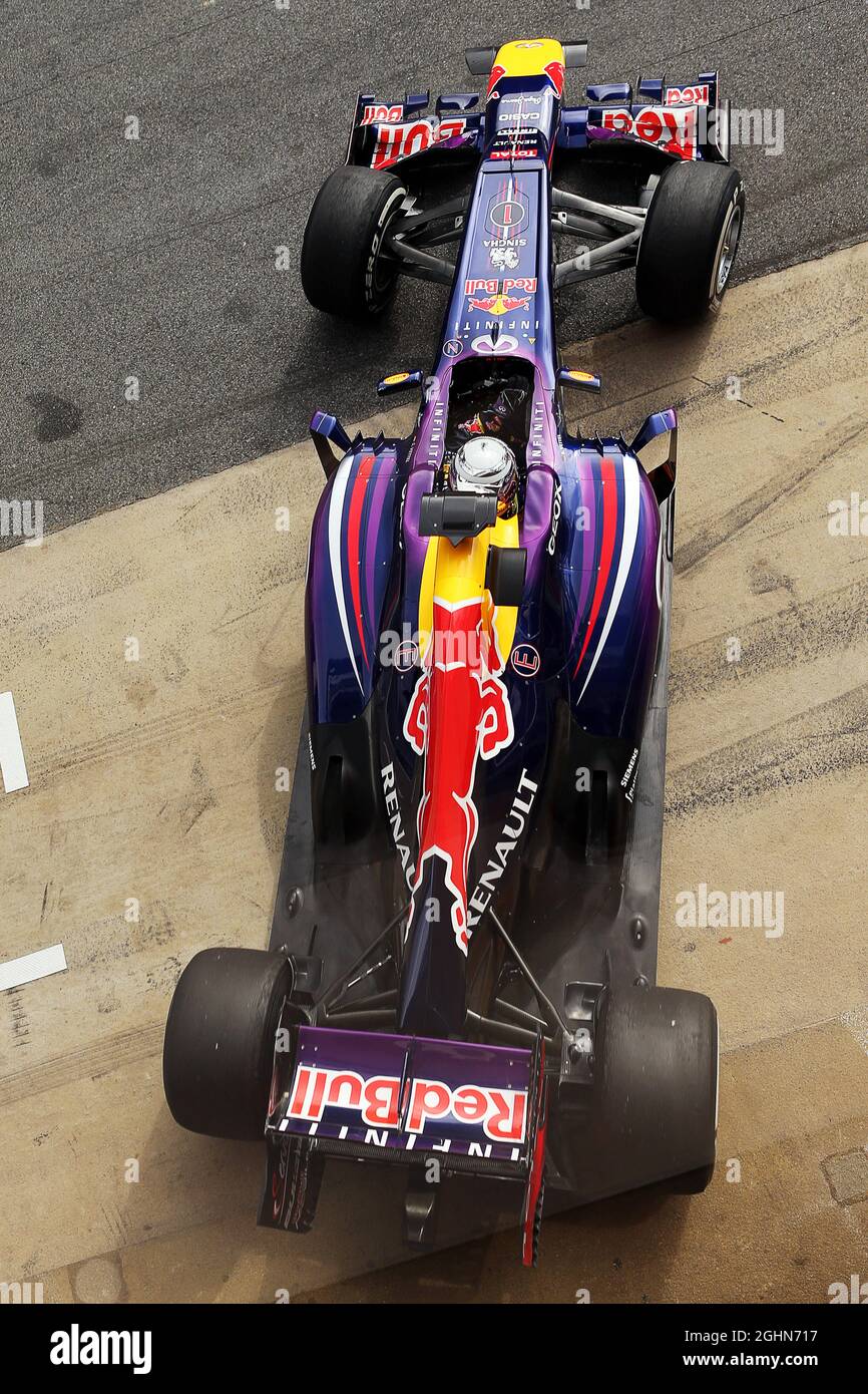 Red bull racing rb9 leaves pits hi-res stock photography and images - Alamy