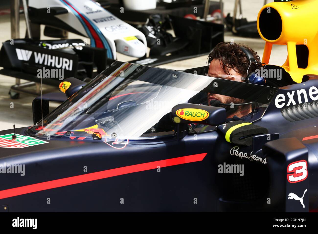 Aero screen hi-res stock photography and images - Alamy