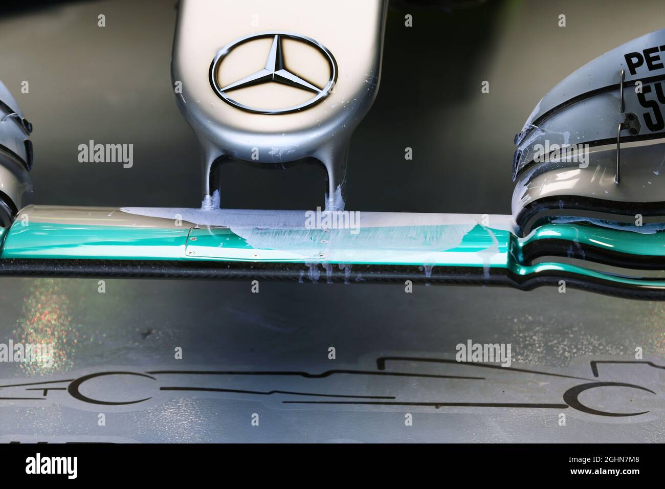 Mercedes AMG F1 W07 Hybrid front wing with flow-vis paint. 29.10.2016 ...