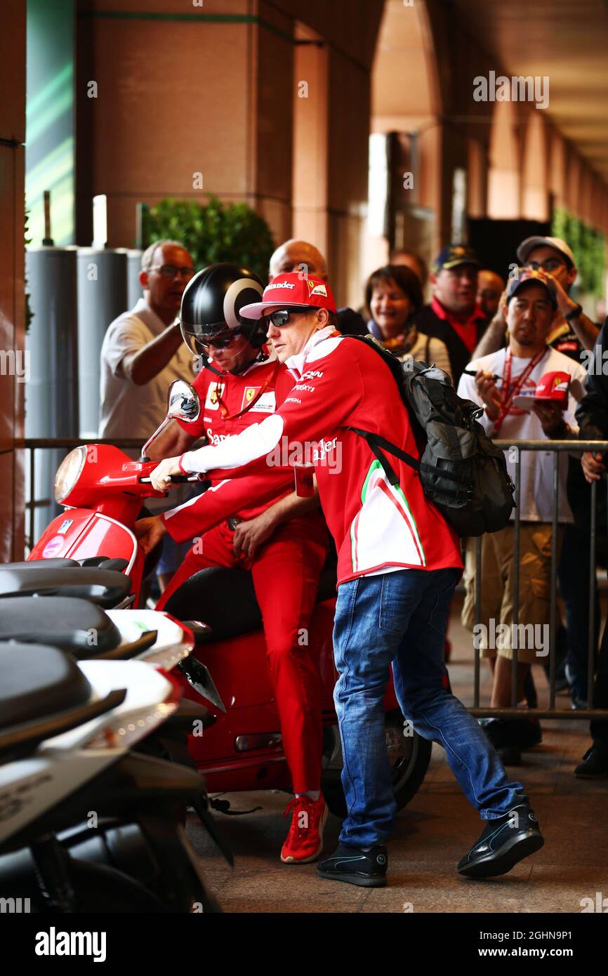 Kimi Raikkonen (FIN) Ferrari with Mark Arnall (GBR) Personal Trainer ...