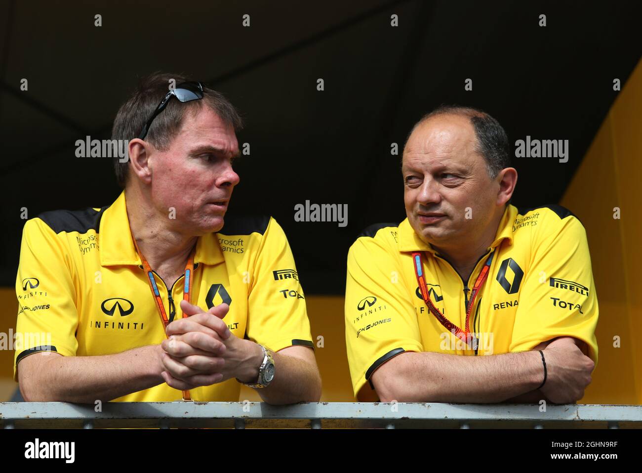 (L to R): Alan Permane (GBR) Renault Sport F1 Team Trackside Operations ...