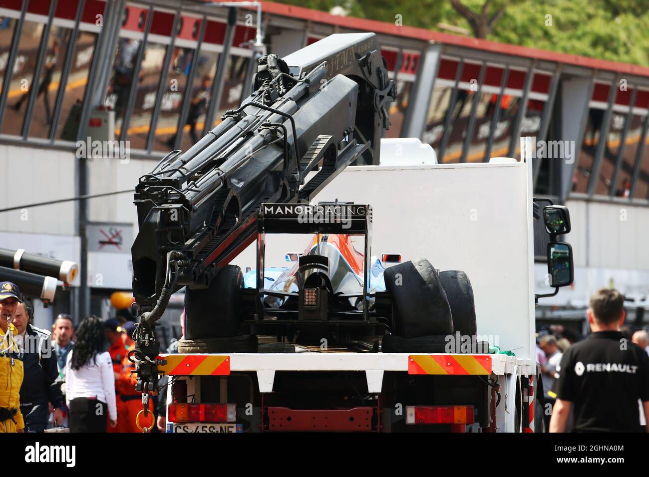 The Manor Racing MRT05 of Rio Haryanto (IDN) Manor Racing is recovered ...
