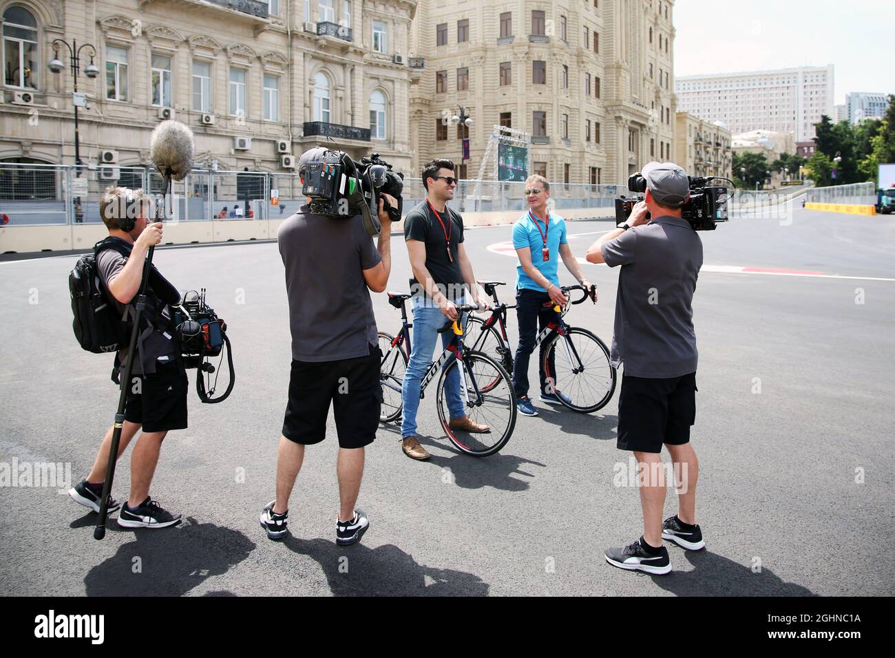 Steve jones f1 presenter hi-res stock photography and images - Alamy