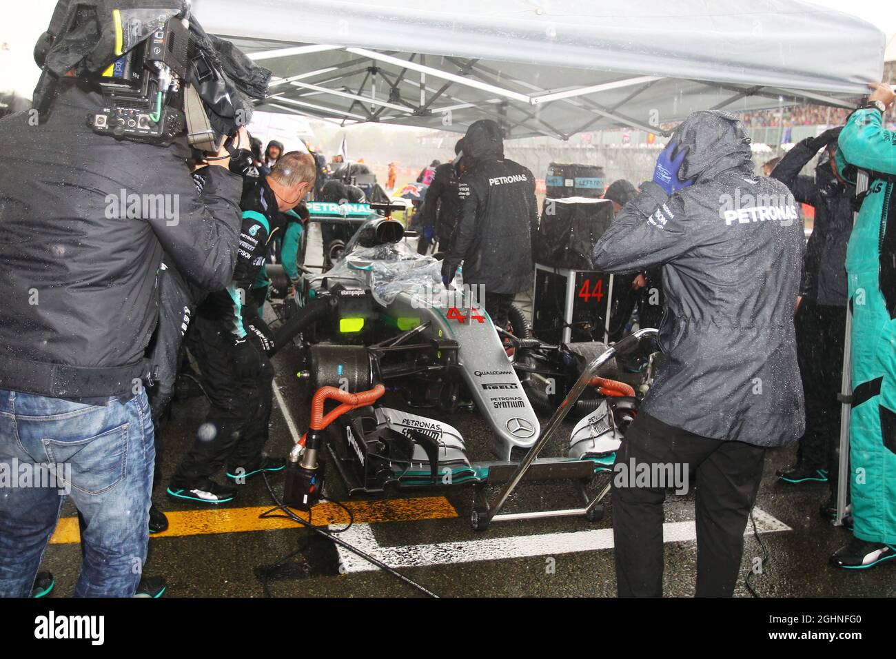 The Mercedes AMG F1 W07 Hybrid of Lewis Hamilton (GBR) Mercedes AMG F1 ...