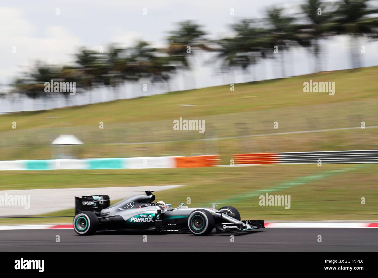 The mercedes amg f1 w07 hybrid of lewis hamilton hi-res stock ...