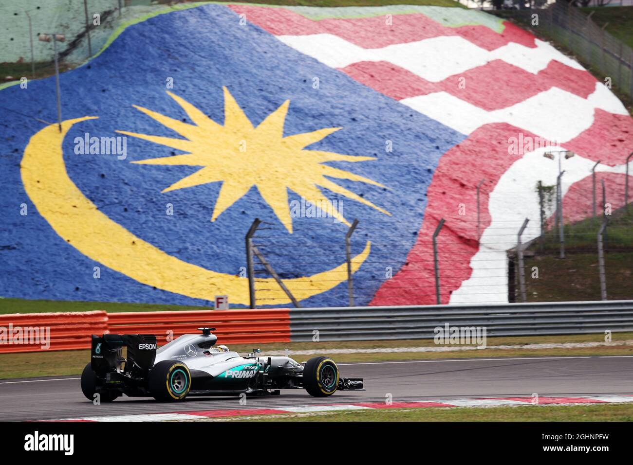 Lewis Hamilton (GBR) Mercedes AMG F1 W07 Hybrid. 01.10.2016. Formula 1 ...