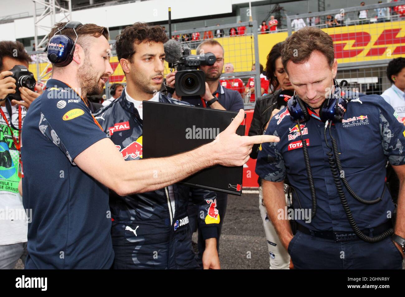 Red bull racing simon rennie hi-res stock photography and images - Alamy