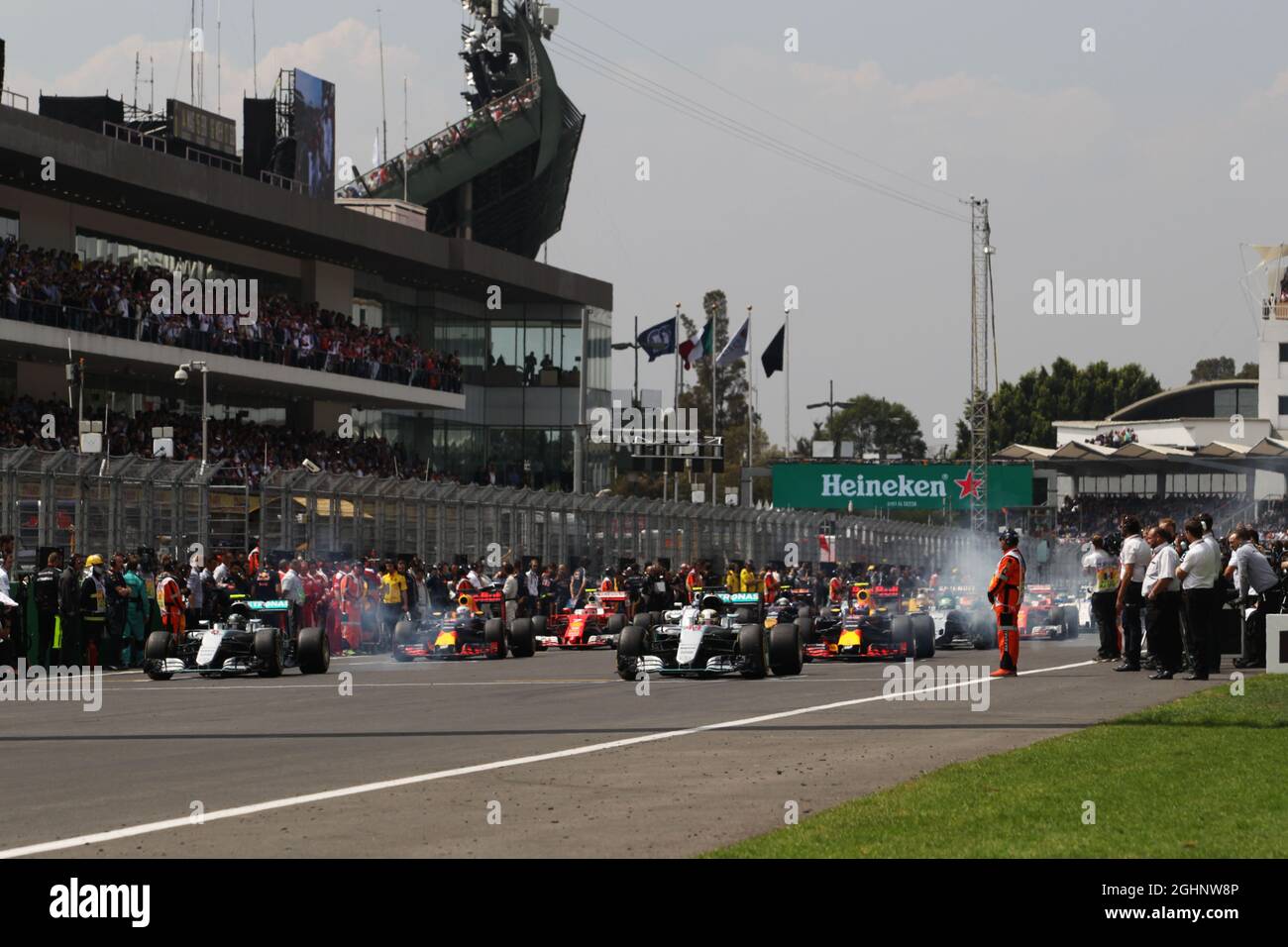 Mercedes amg f1 w07 hybrid on formation lap hi-res stock photography ...