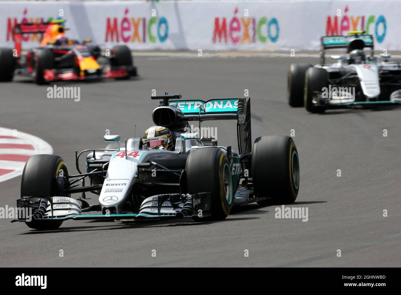 Lewis Hamilton (GBR) Mercedes AMG F1 W07 Hybrid. 30.10.2016. Formula 1 ...