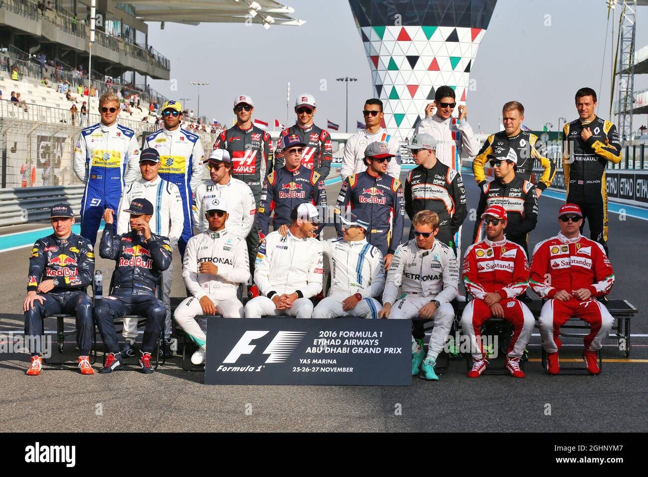 2016 drivers group photograph hi-res stock photography and images - Alamy
