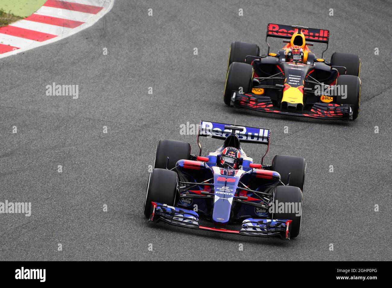Daniil Kvyat (RUS) Scuderia Toro Rosso STR12 leads Max Verstappen (NLD) Red Bull Racing RB13. 28 ...
