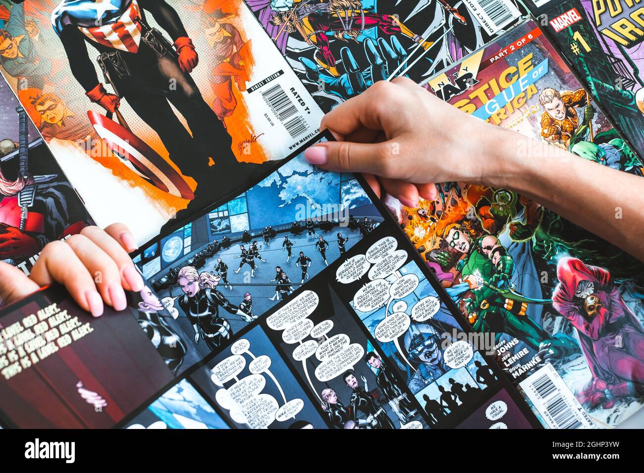 Marvel avengers comic books hi-res stock photography and images - Alamy