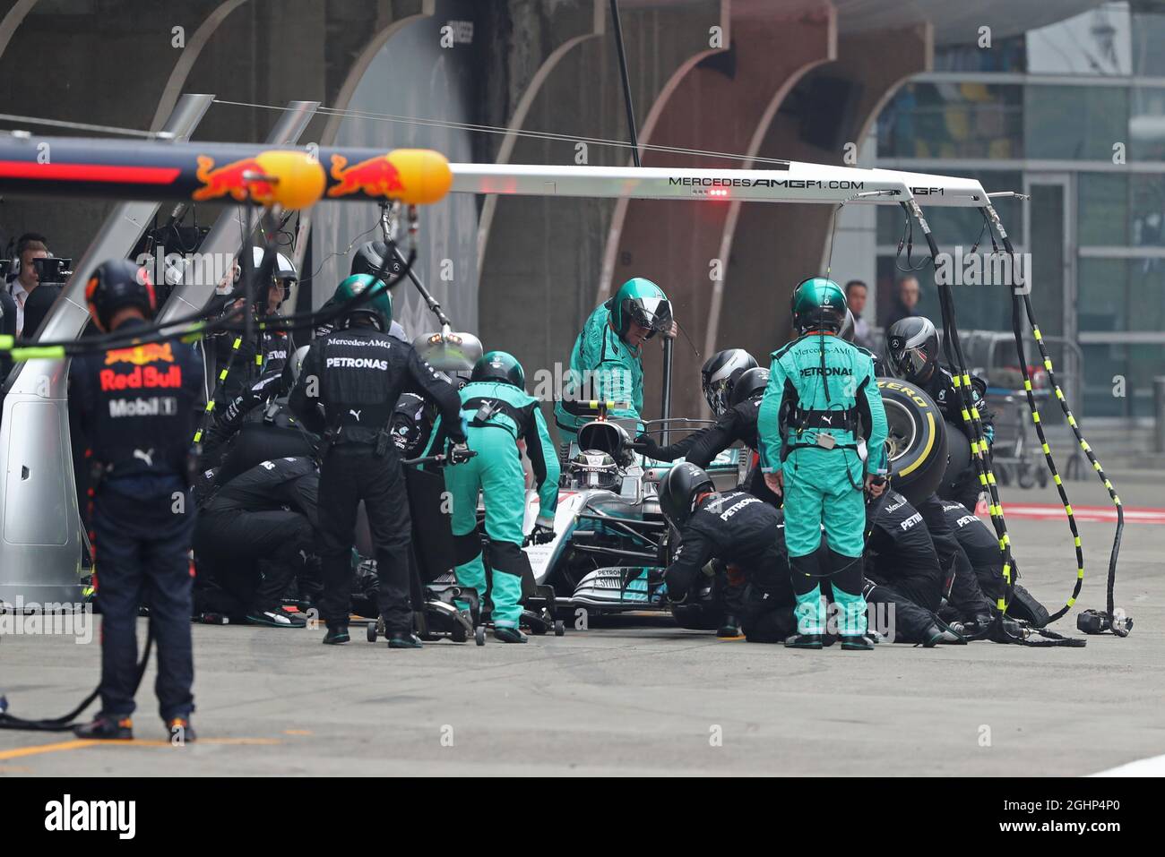 Valtteri Bottas (FIN) Mercedes AMG F1 W08 makes a pit stop. 09.04.2017 ...