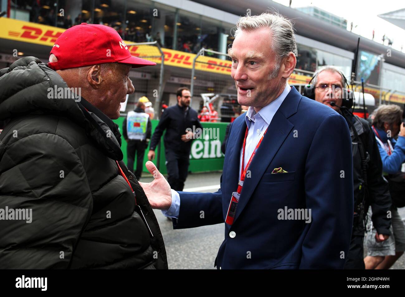 (L to R): Niki Lauda (AUT) Mercedes Non-Executive Chairman with Chase ...