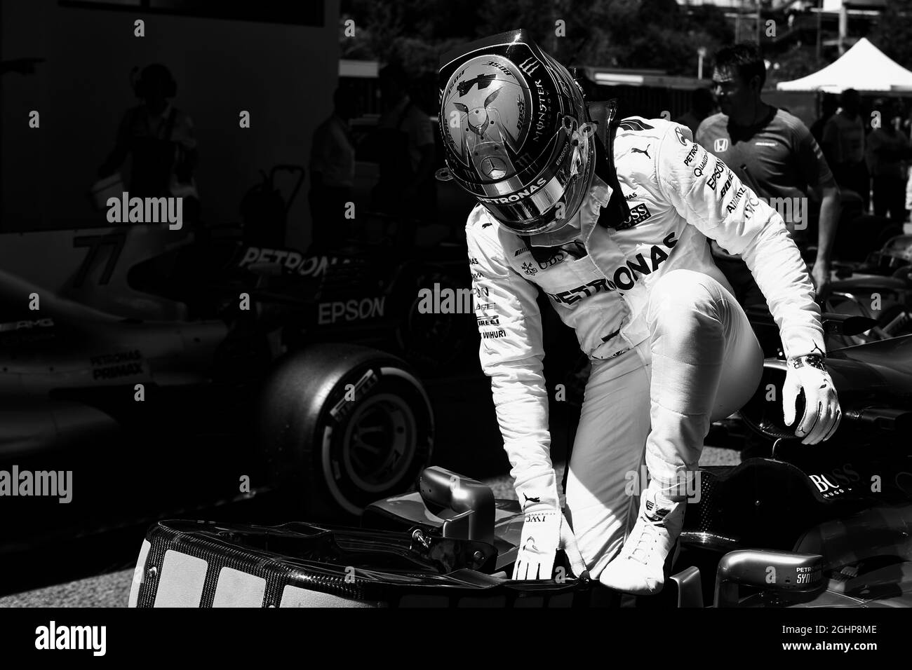 Mercedes amg f1 w08 de lewis hamilton Black and White Stock Photos ...