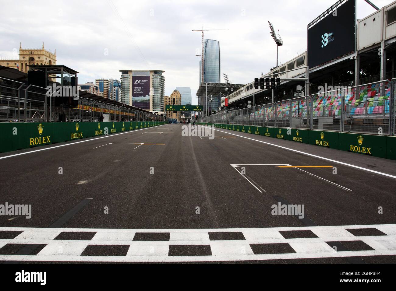 2017 azerbaijan gp start hi-res stock photography and images - Alamy