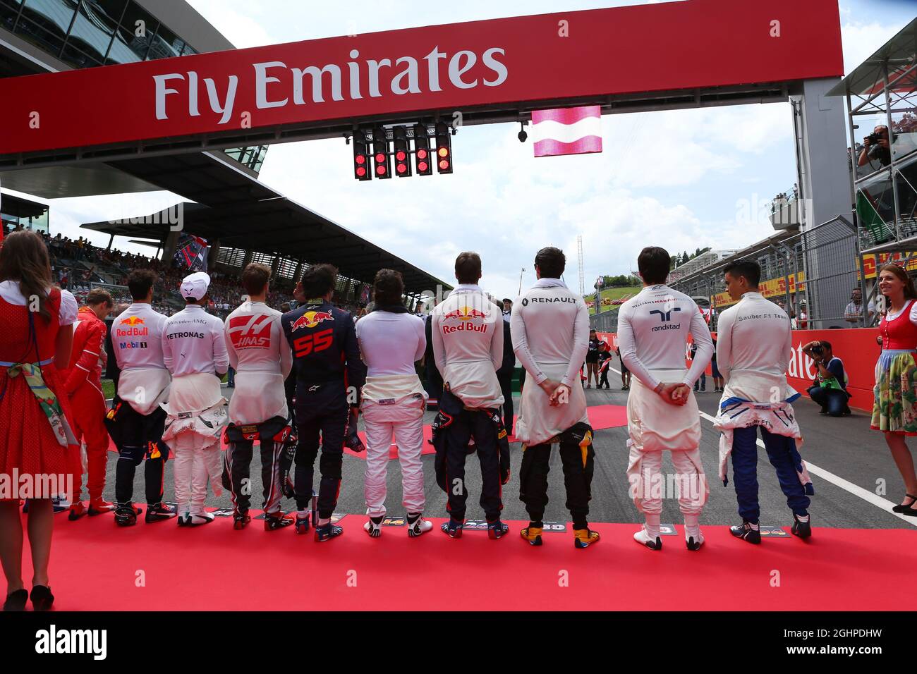 F1 grid line up hi-res stock photography and images - Alamy