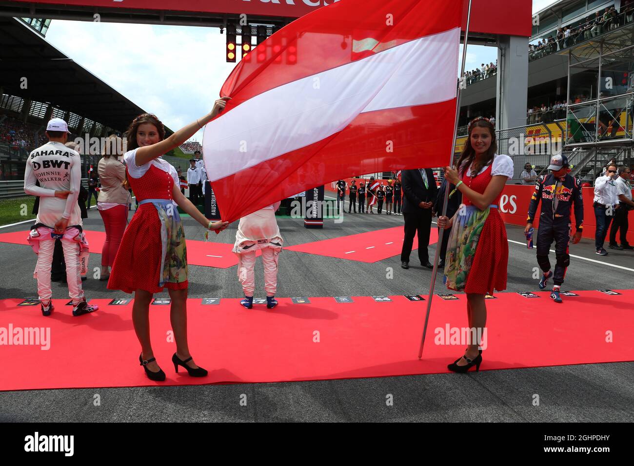 Grid girls with the Austrian flag. 09.07.2017. Formula 1 World ...