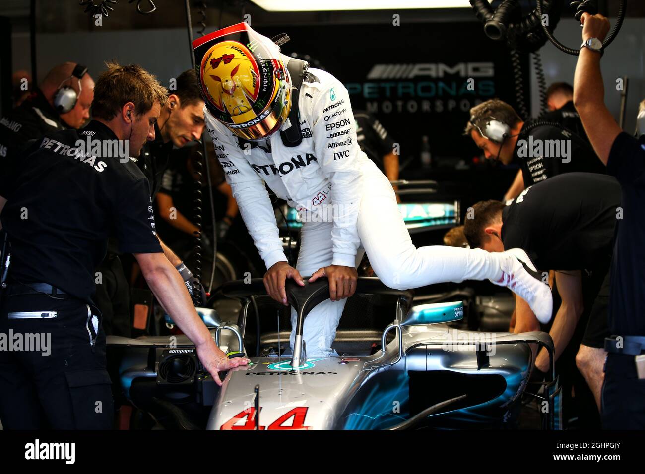 Mercedes amg f1 w08 de lewis hamilton hi-res stock photography and ...