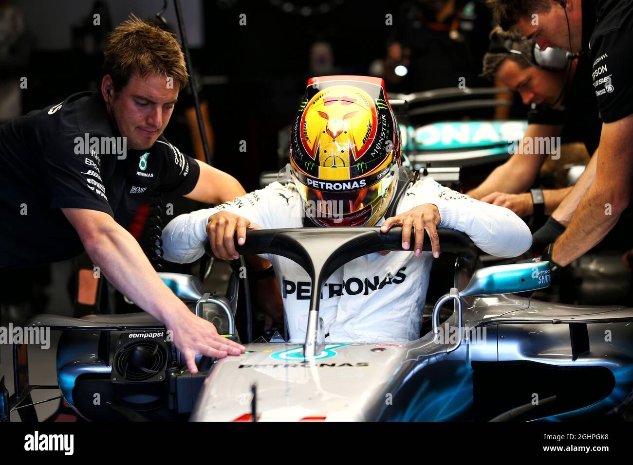 Mercedes amg f1 w08 de lewis hamilton hi-res stock photography and ...