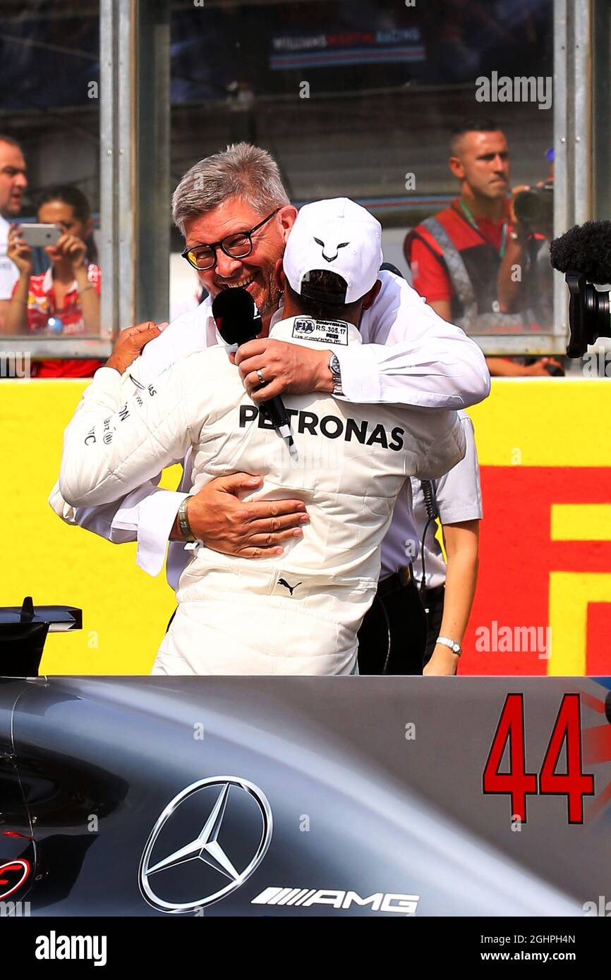 Lewis Hamilton (GBR) Mercedes AMG F1 W08 celebrates his record ...