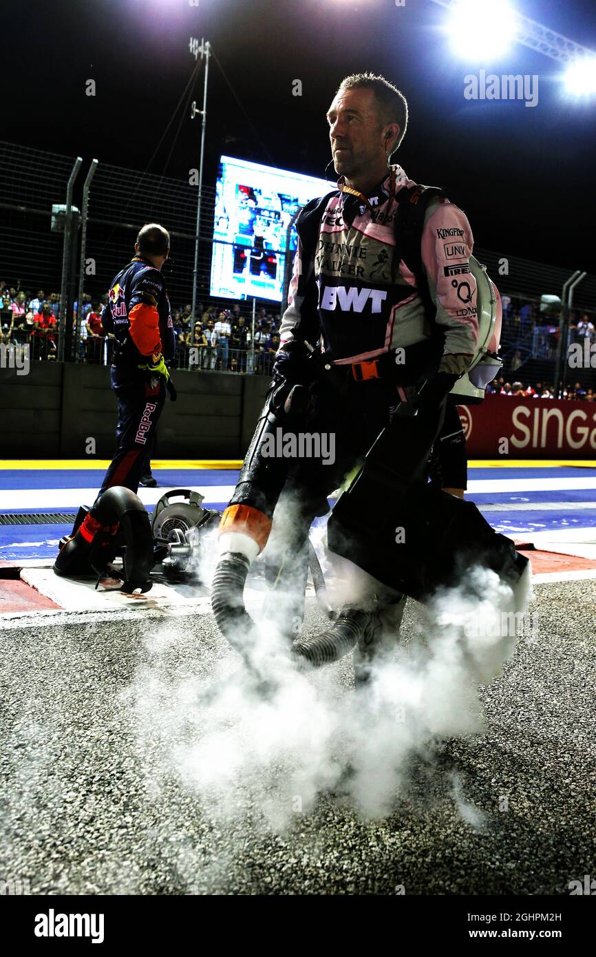 Mechanic portrait f1 hi-res stock photography and images - Alamy