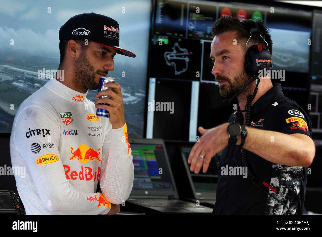 Red bull racing race engineer hi-res stock photography and images - Alamy