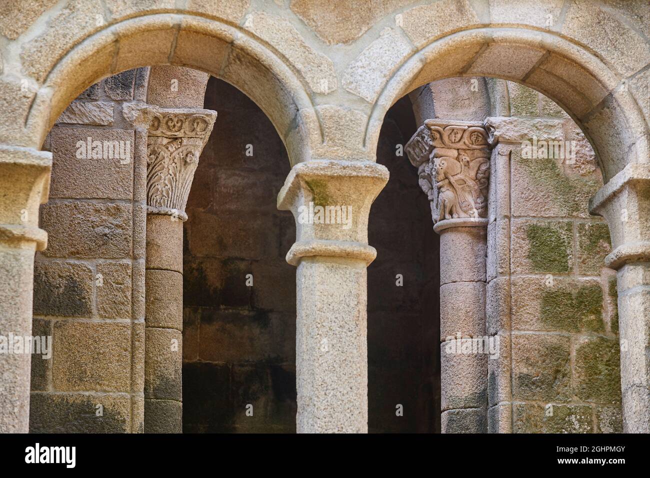 Romanesque columns hi-res stock photography and images - Alamy