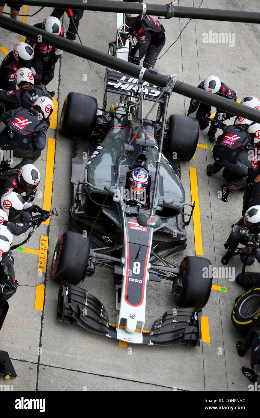 Haas f1 team vf 17 makes a pit stop hi-res stock photography and images ...