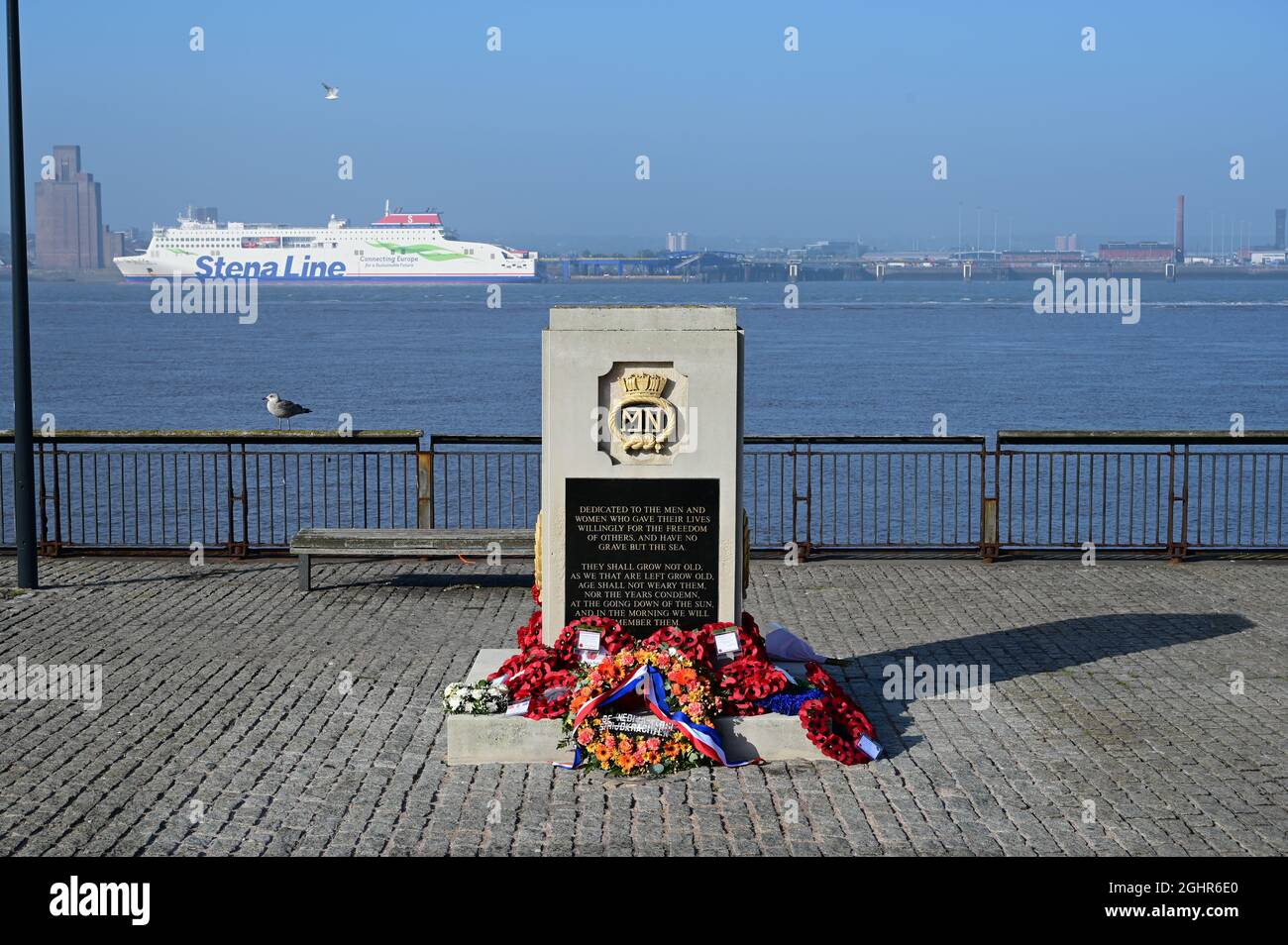 Merchant Navy Memorial at Liverpool docks Stock Photo - Alamy
